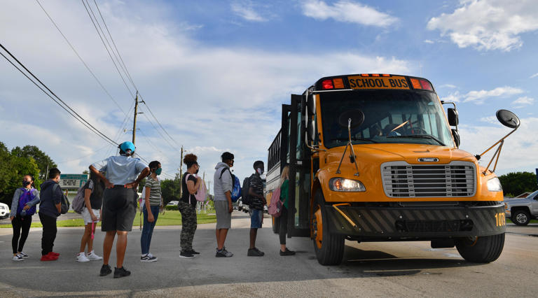 Students in 7 Florida counties celebrate last day of school today