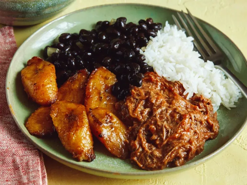 15 Venezuelan dishes from street stalls to family tables