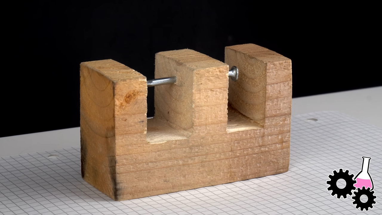 Unmöglicher Nagel-im-Holz-Trick – wie kommt der Nagel da rein?