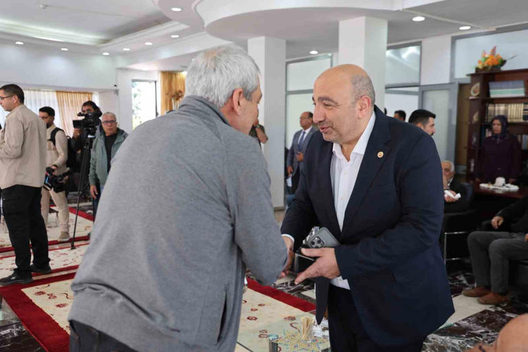 Vali Hatipoğlu, huzurevi sakinleriyle bir araya geldi