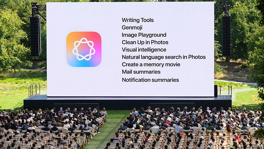 Apple hits record high as analysts bet on AI strategy