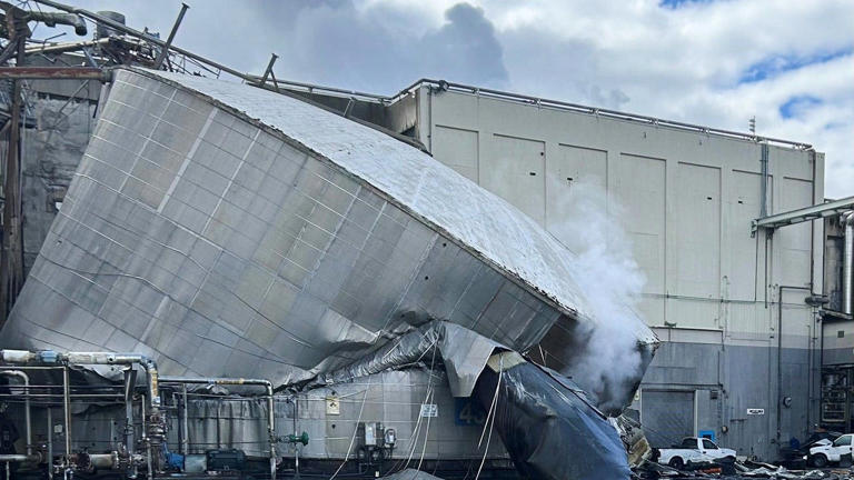 Washington paper mill chemical tank implodes, killing at least 1 and ...