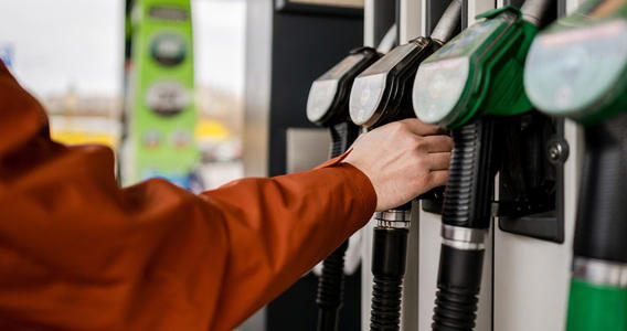 Bonus benzina 2026: allo studio sconti da 100 e 200 euro per famiglie e ...