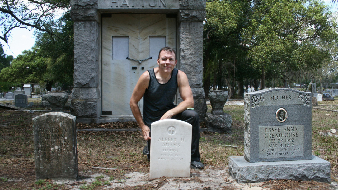 The good cemeterian: Florida cleaner restores veterans’ headstones so ...