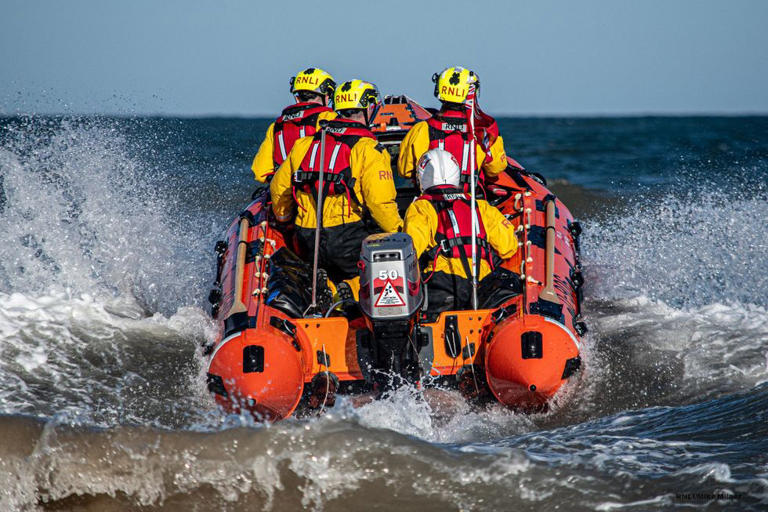RNLI crew called to real-life rescue while showing public how lifeboats ...