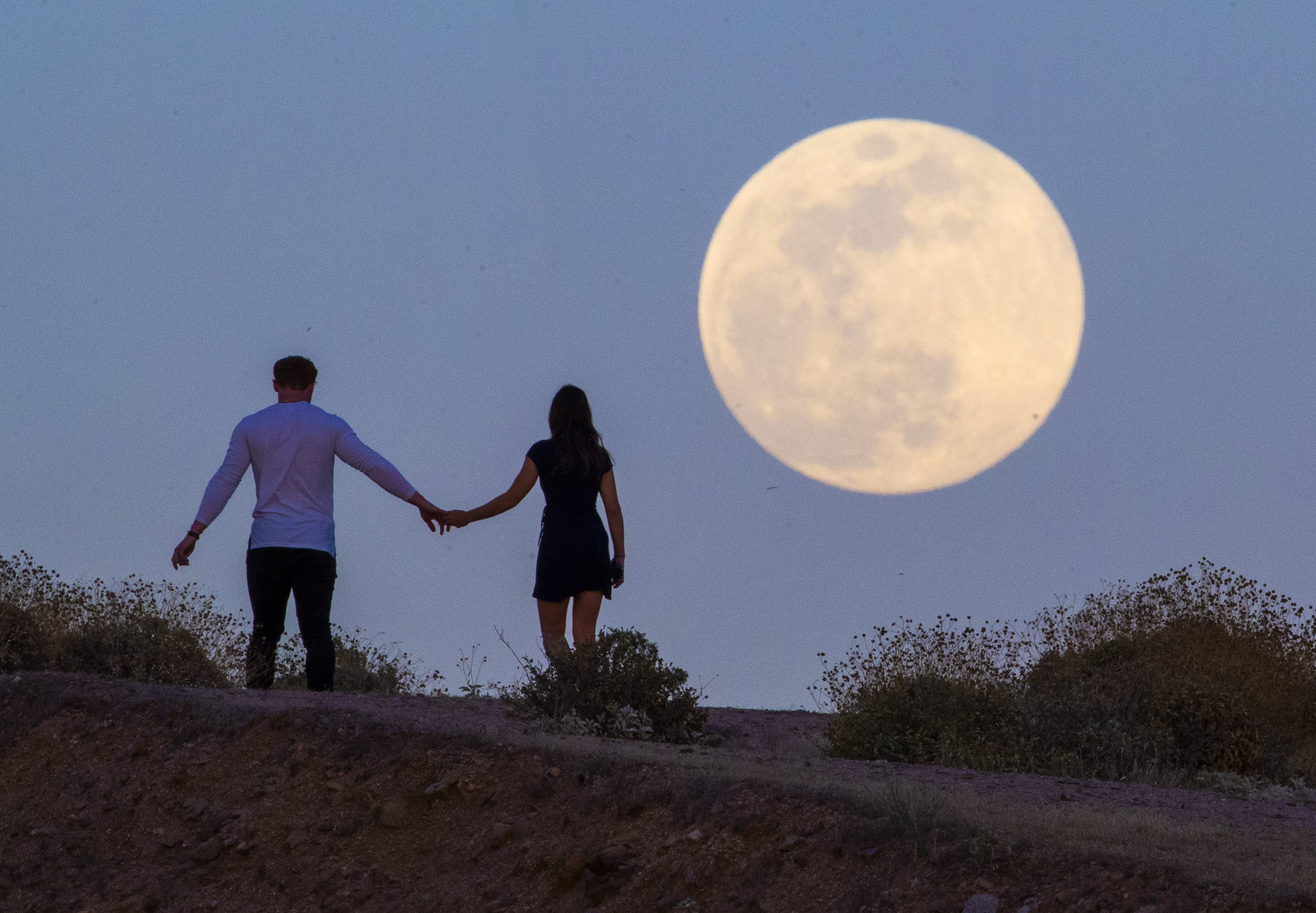 Oregonians to see rare 'blue moon' and 'micromoon' early next week