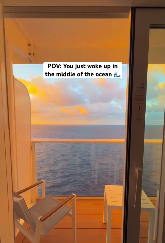 Being in the middle of the ocean: Peaceful moments at sea