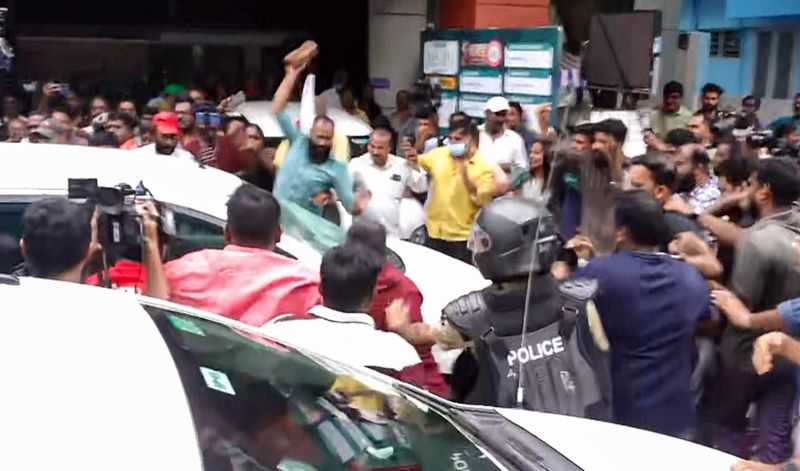 Violence outside former Kerala CM Pinarayi Vijayan's residence after ED ...