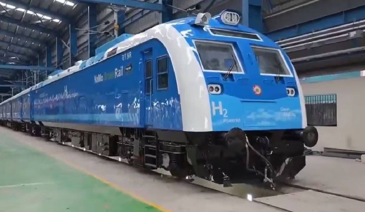 Railway ministry approves India's first hydrogen-powered train between ...