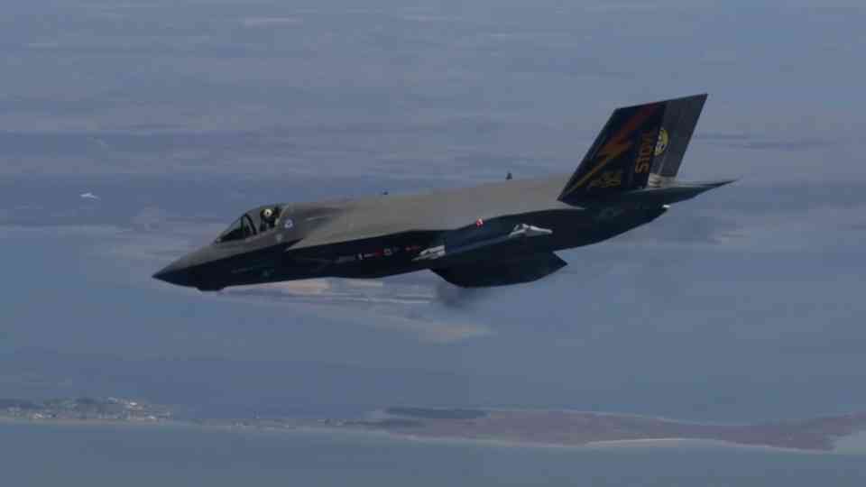 Insane F-35 four-barrel cannon fires 3,300 shots per minute (A-10 ...