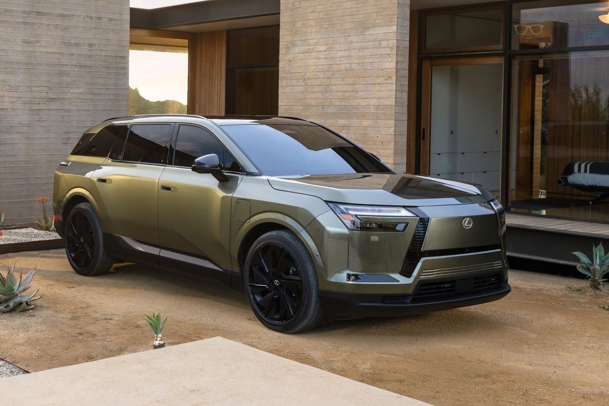 408 HP, 95.82-kWh battery, 5.4-second 0-60, 16.7-foot length, dynamic ...