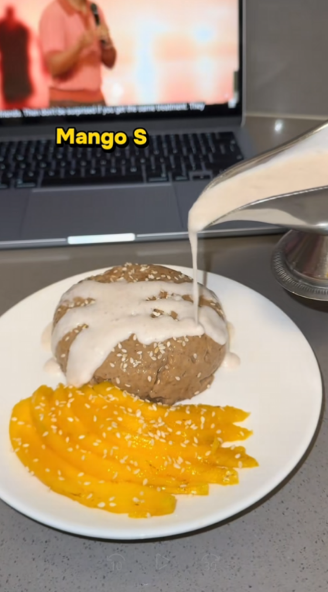 How to make creamy mango sticky oats at home