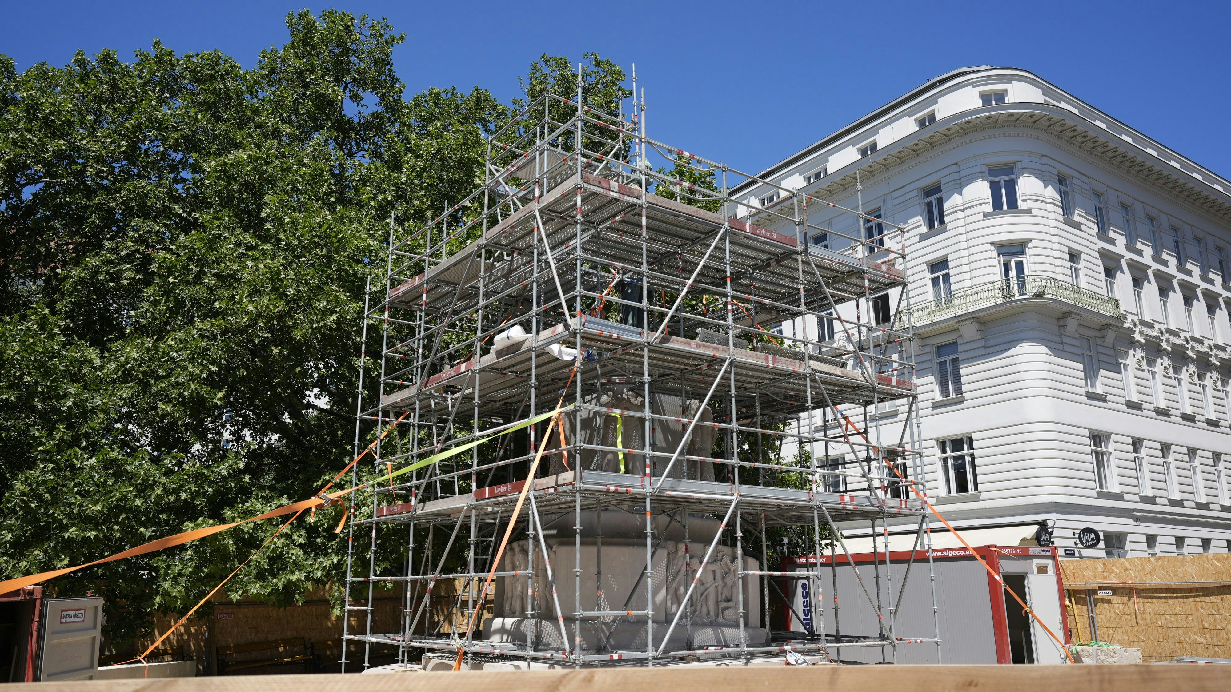 Lueger-Statue wieder da – Grüne Kritik an Polizeischutz
