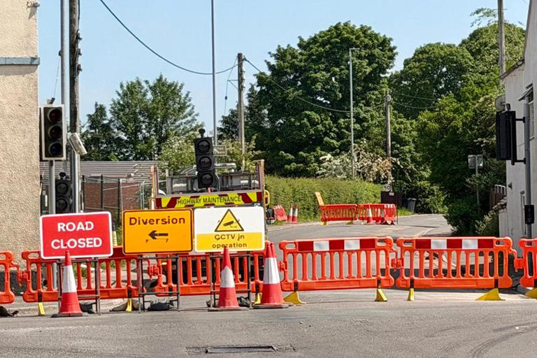 Cellarhead lights latest as road shut and three-way signals running