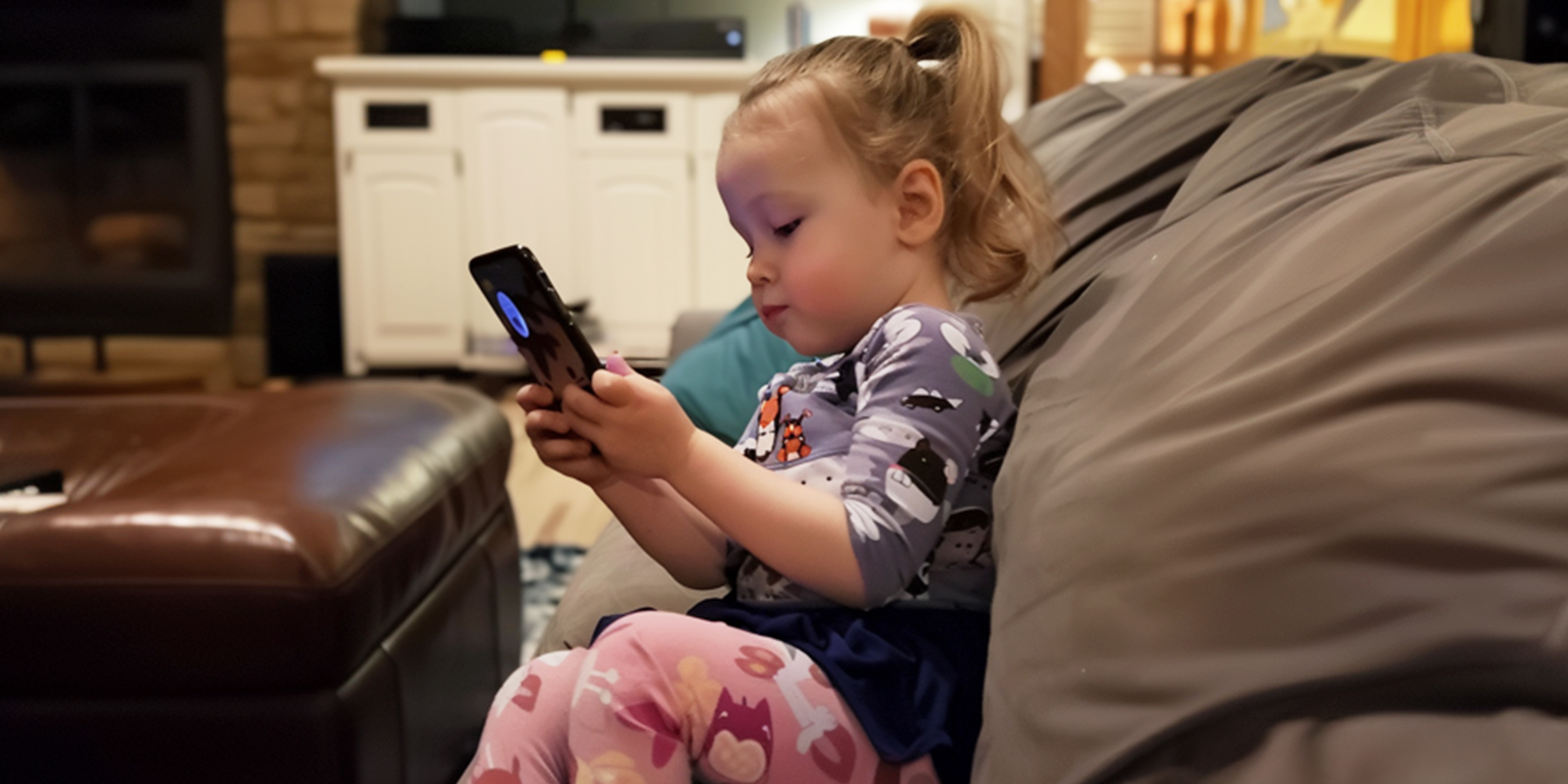 Mom heard everything after daughter answered dad's phone and forgot to ...