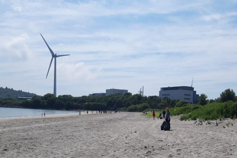 Knife arrest at packed Cork beach