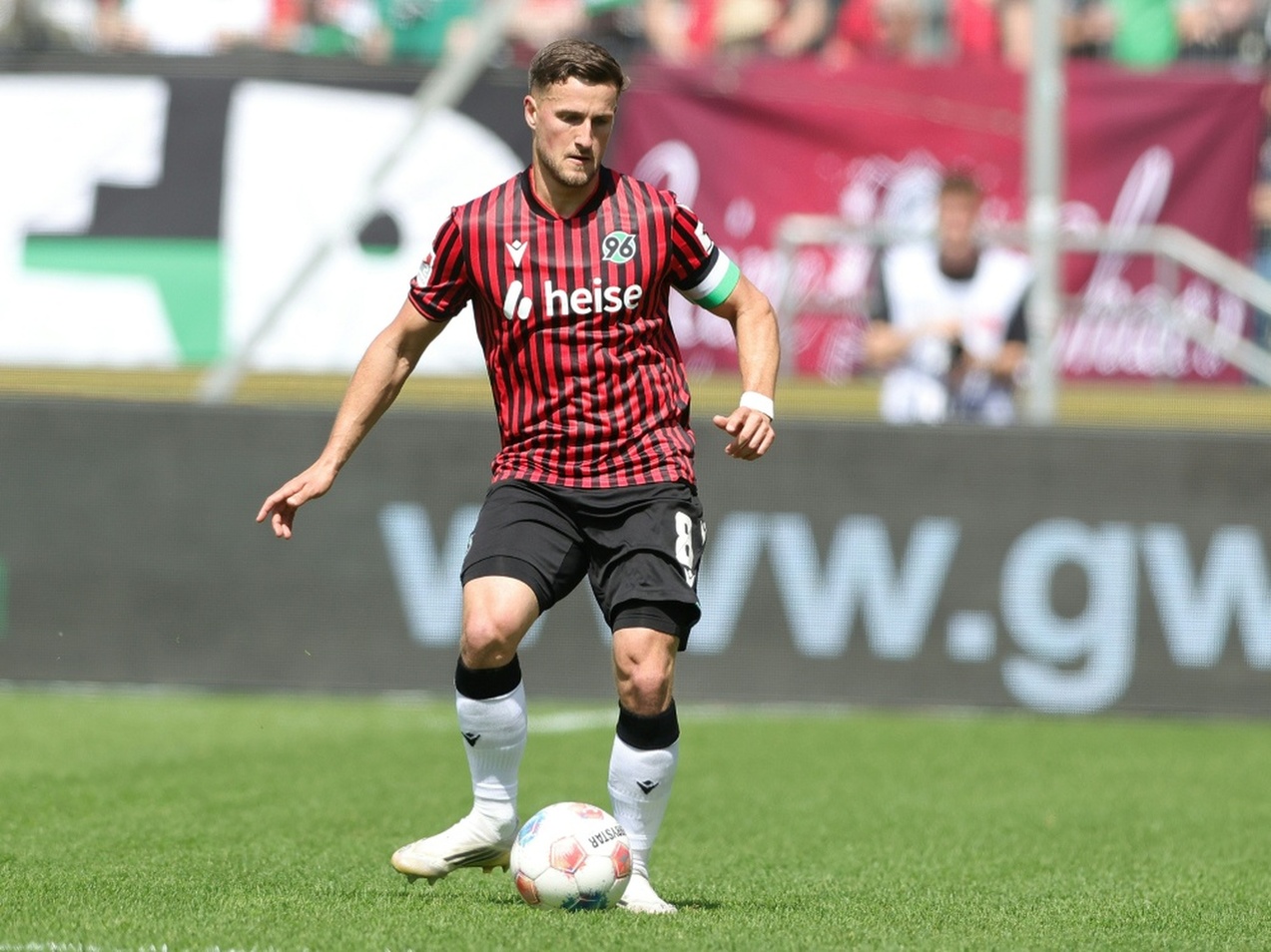 Gladbach holt Hannovers Kapitän Leopold