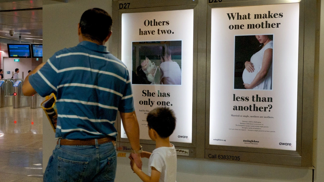 Global study finds single parents face lasting happiness gap