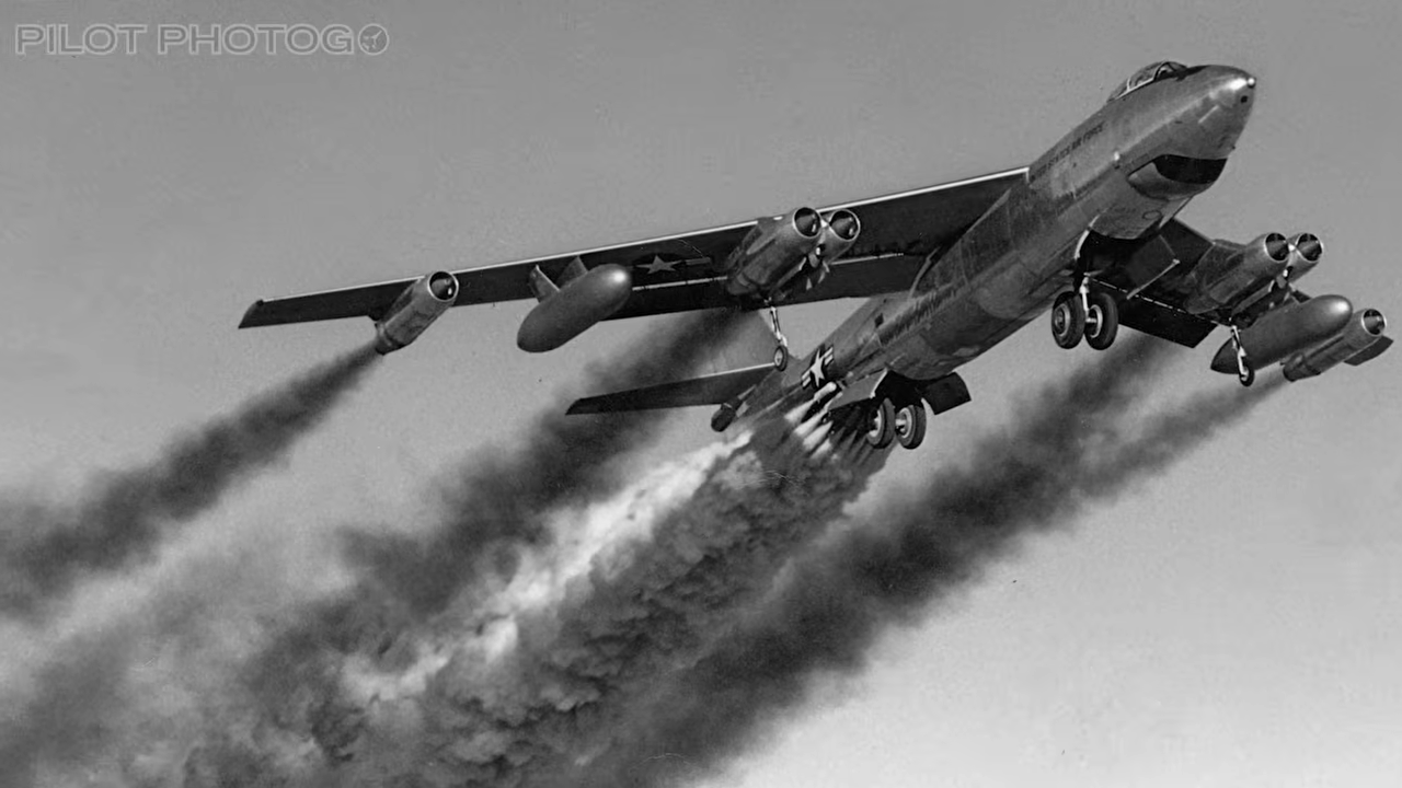 America’s 220 ton nuclear bomber still flies after 7 decades ...