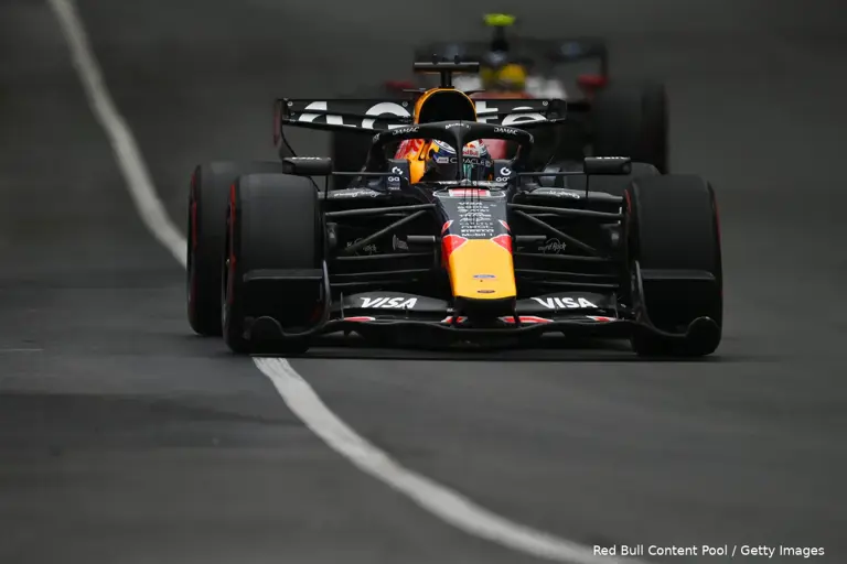 De race van Verstappen | Verstappen stoort zich aan Hamilton: "Dit is ...