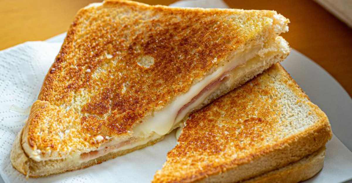 19 school lunch tray foods Americans still remember more than their own ...