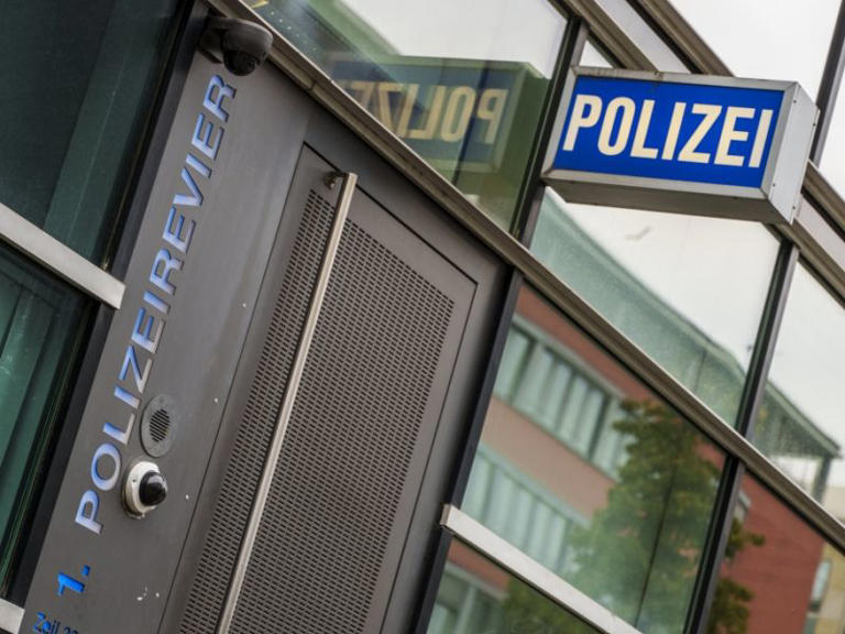 Polizei-News Bergisch Gladbach, 27.05.26: Drei Pkw der Marke Mercedes ...