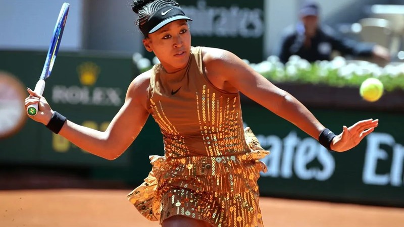 Tennis star Naomi Osaka stuns in glittering French Open outfit as rival ...