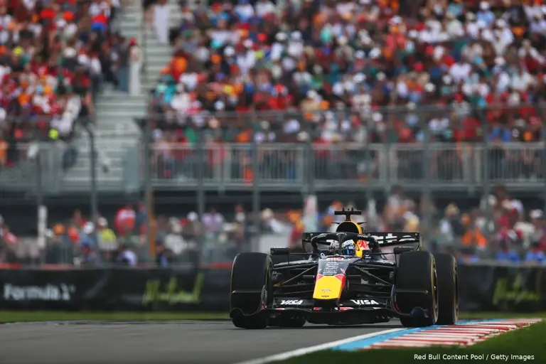 De race van Verstappen | Verstappen stoort zich aan Hamilton: "Dit is ...