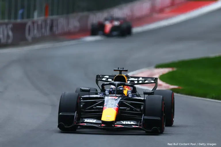 De race van Verstappen | Verstappen stoort zich aan Hamilton: "Dit is ...