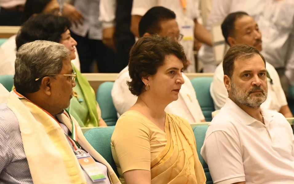 Congress seeks compromise to avert Karnataka leadership crisis