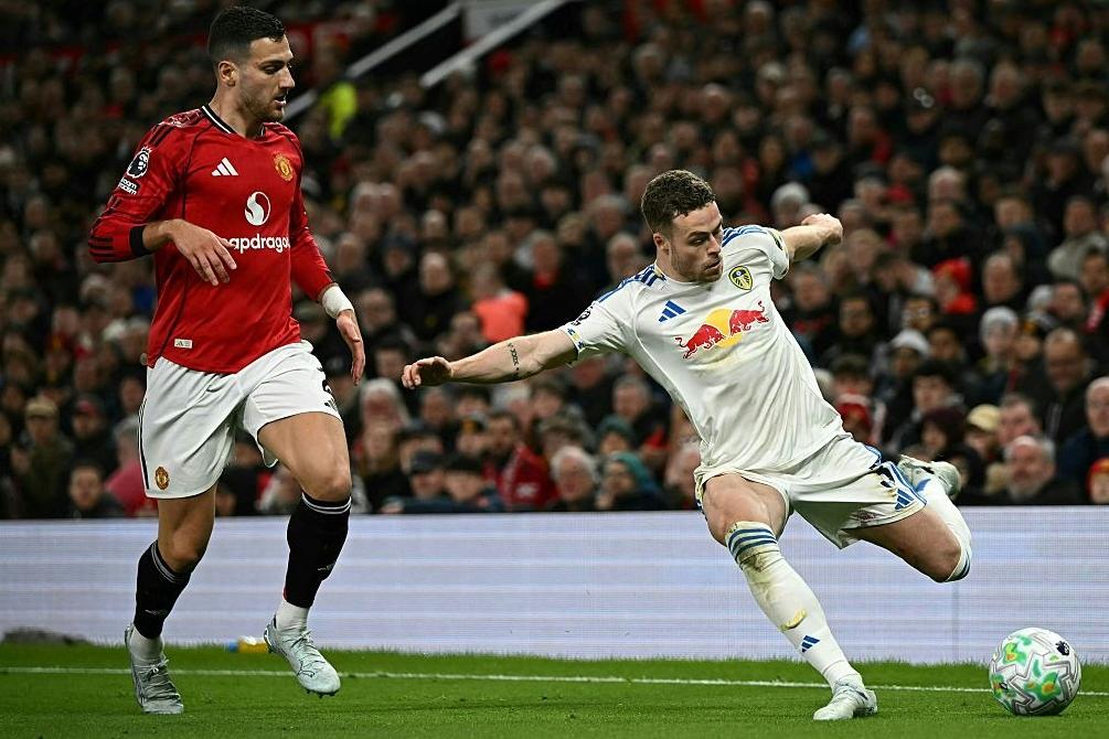 World Cup icon gives Daniel Farke perspective on Leeds United's left ...