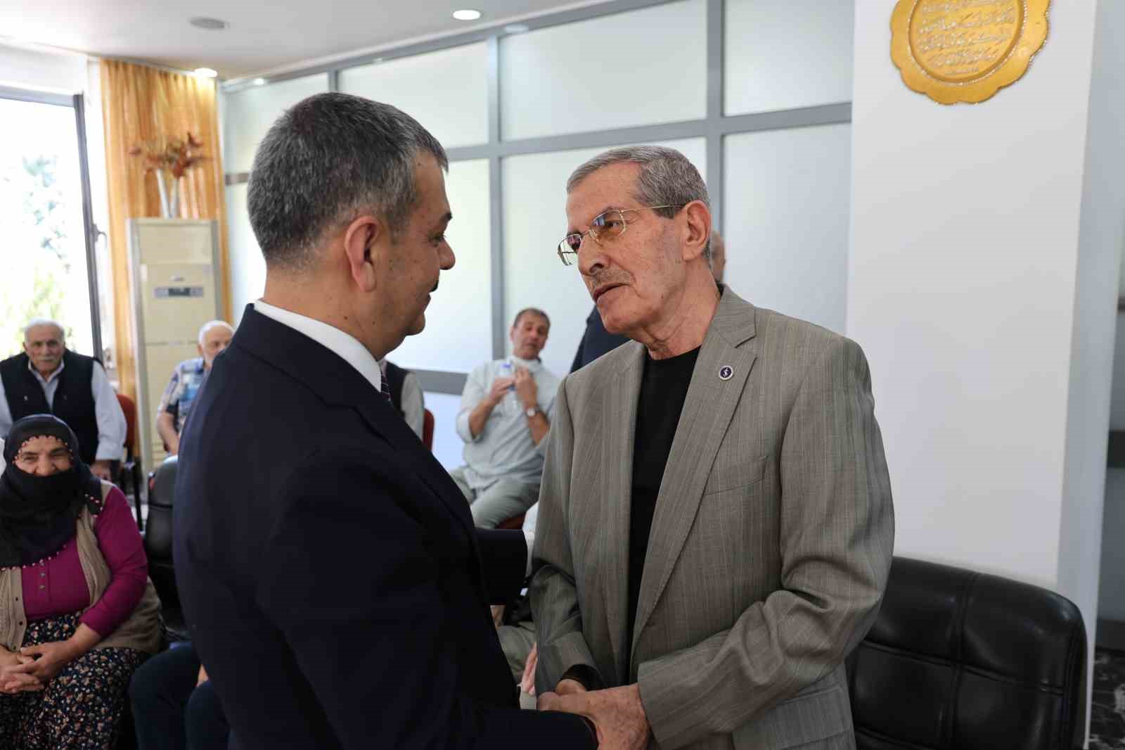 Vali Hatipoğlu, huzurevi sakinleriyle bir araya geldi