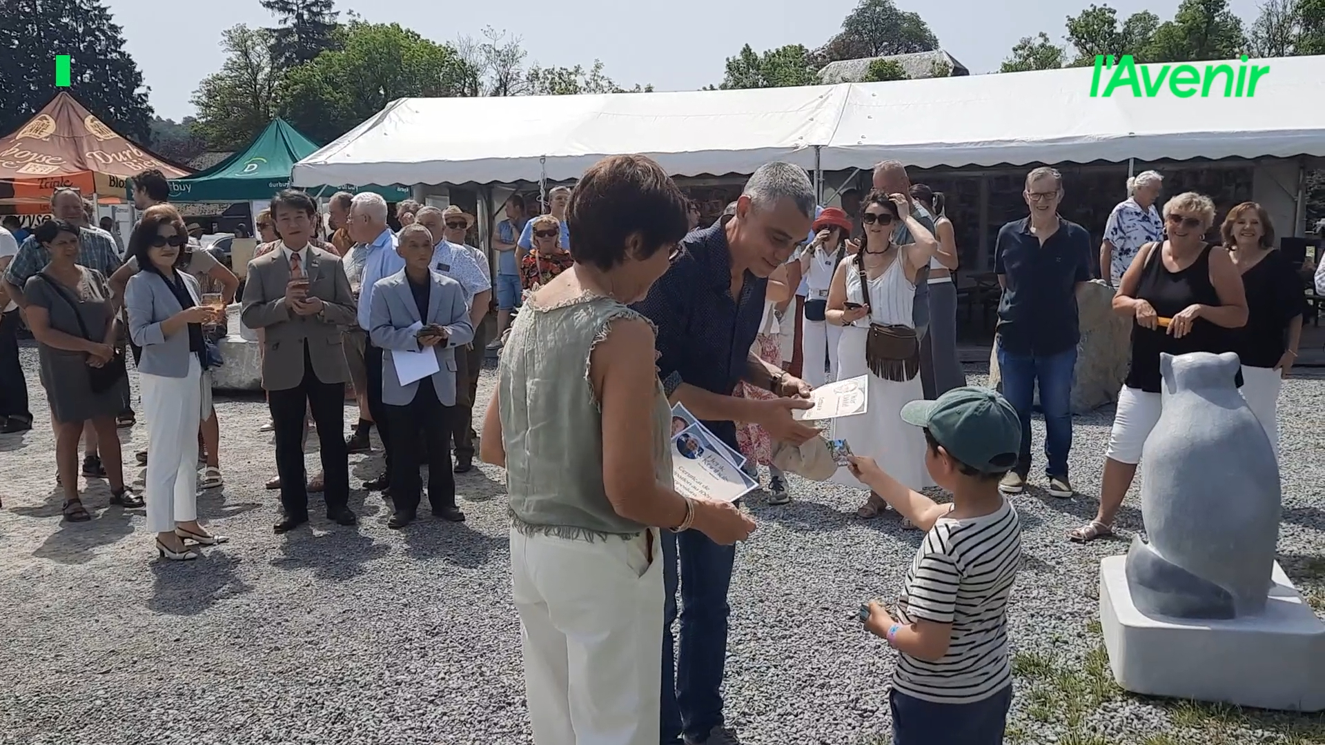 L'ambassadeur du Japon au 10e symposium de sculpture à Durbuy