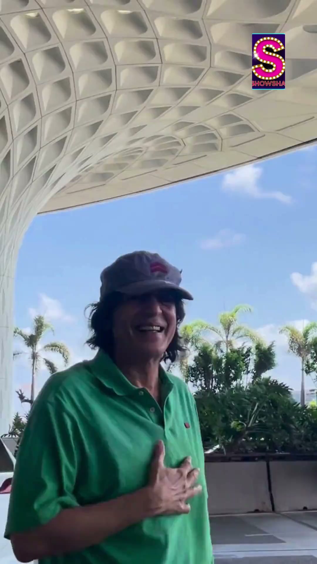 Chunky Pandey exuding pure happy vibes at the airport with that ...