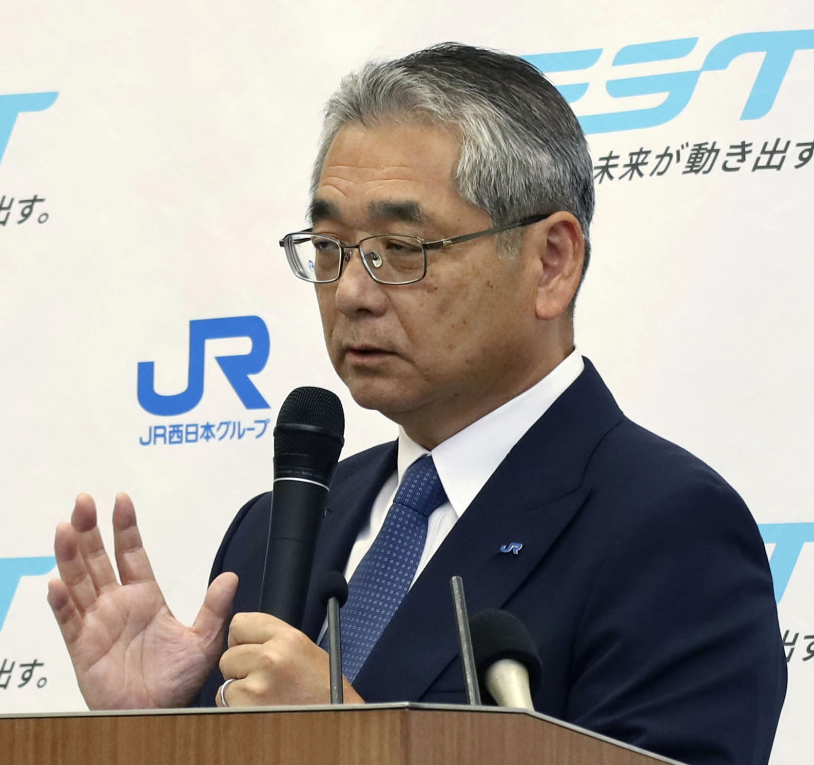 ゲリラ豪雨、生成AIで通知 JR西、見合わせ判断支援