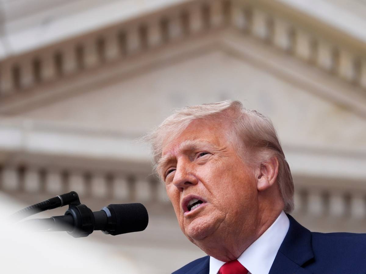 Donald Trump e la "democrazia cognitiva": due post all'ora sui social