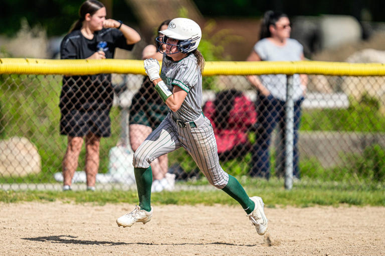 Ponaganset softball upsets Johnston, advances to D-II title round