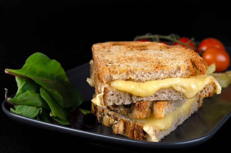 I made a cheese toastie in the frying pan, air fryer and oven — 1 was ...