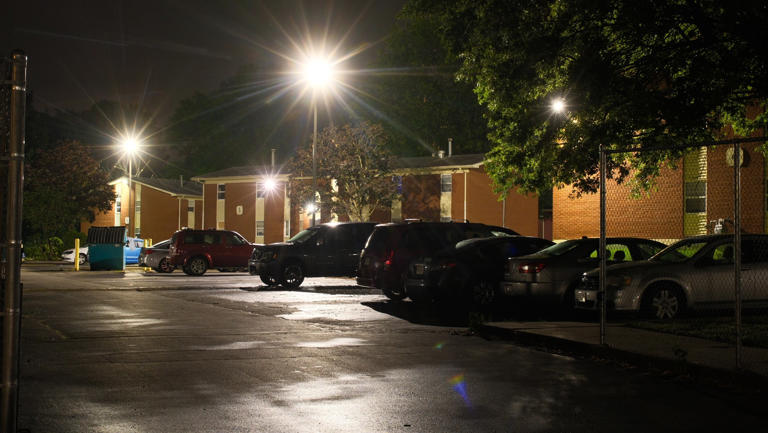 Woman shot at Springfield apartment complex; suspect on the run