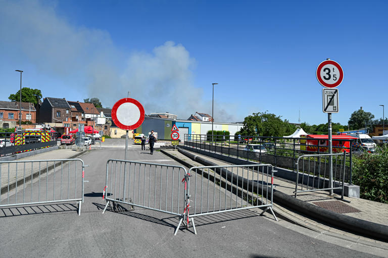 Incendie industriel à Tubize - L'incendie de l'entrepôt textile de ...