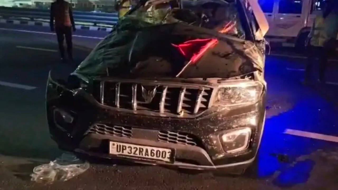 3 killed, 5 injured after SUV rams stationary tractor-trolley on Ganga ...