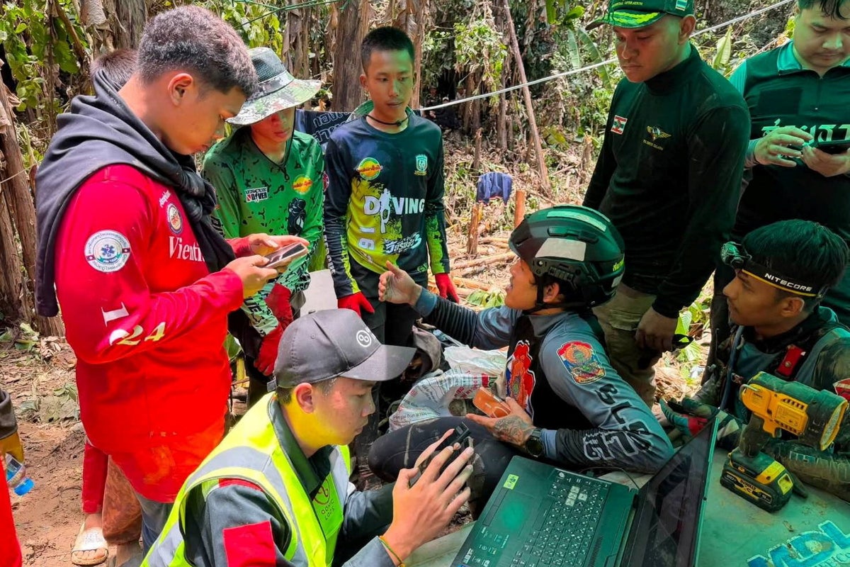 Laos rescuers in 'race against time' to reach 7 trapped inside cave