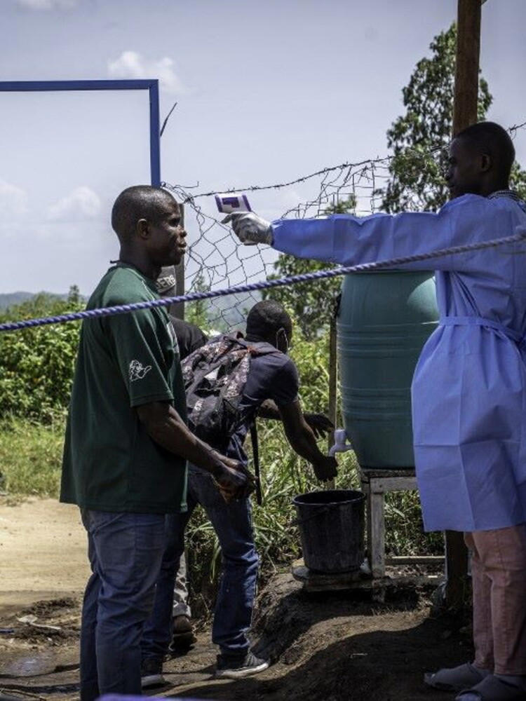 Ebola, un medico rientra in Italia dopo un contatto diretto. "In ...