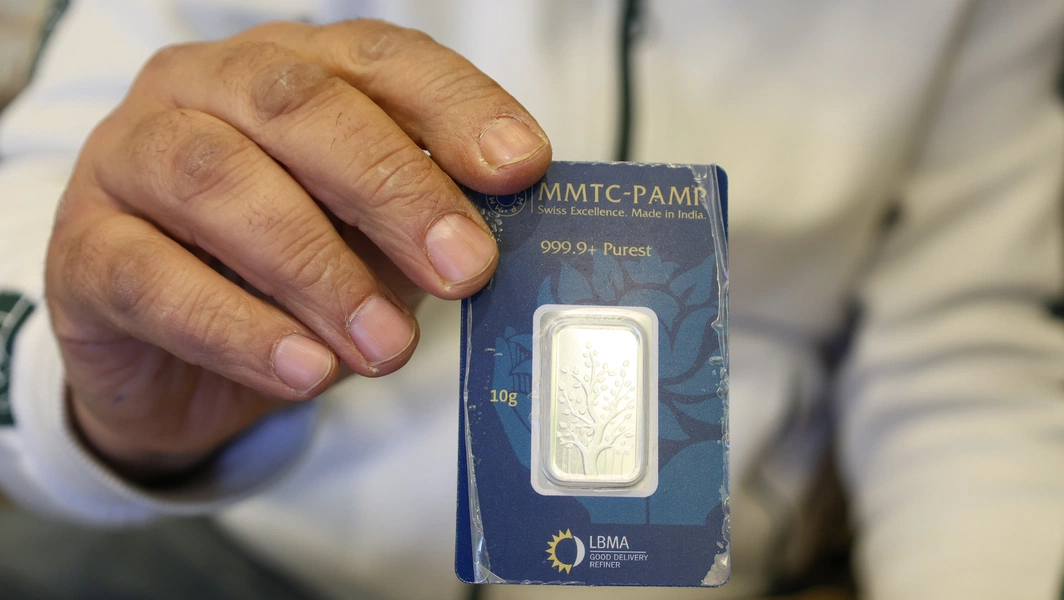 Silver jumps ₹2,000/kg as dollar dips, gold steady