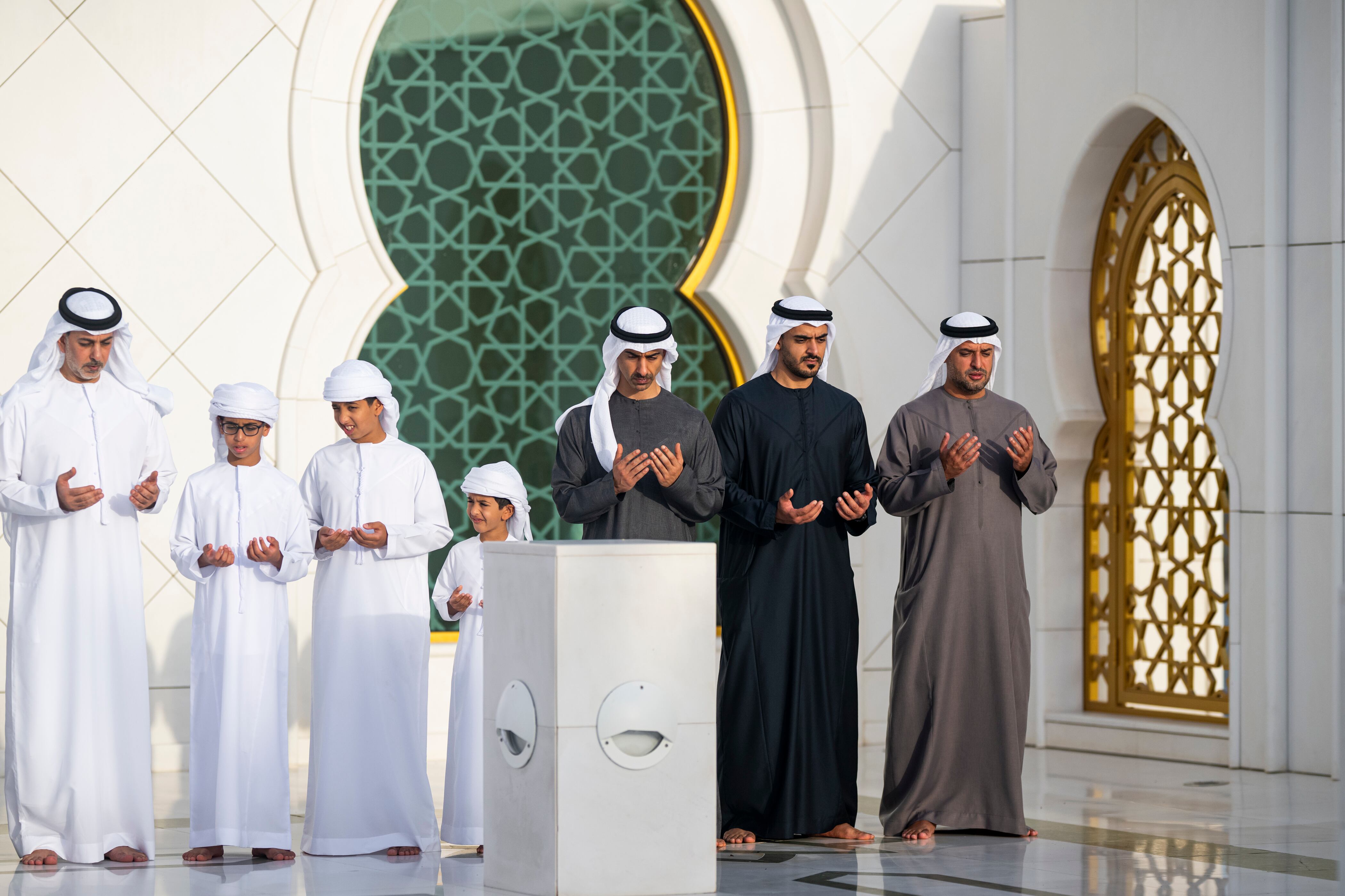 President Sheikh Mohamed performs Eid Al Adha prayers at Abu Dhabi's ...