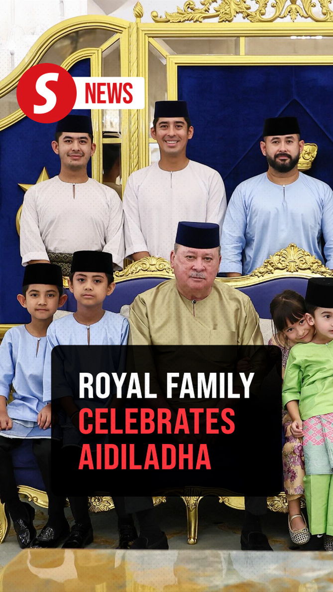 King, Queen share Aidiladha meal with family