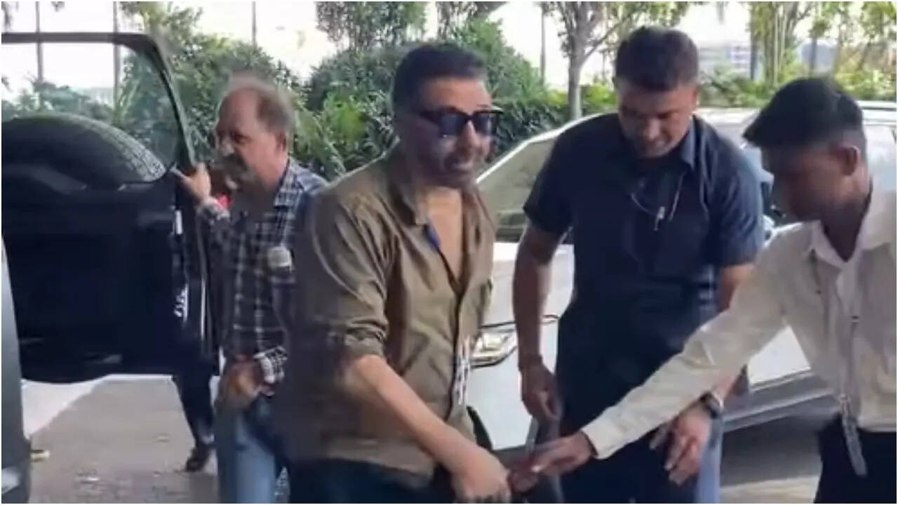 Sunny Deol spotted with wife Pooja Deol at Mumbai airport in rare ...