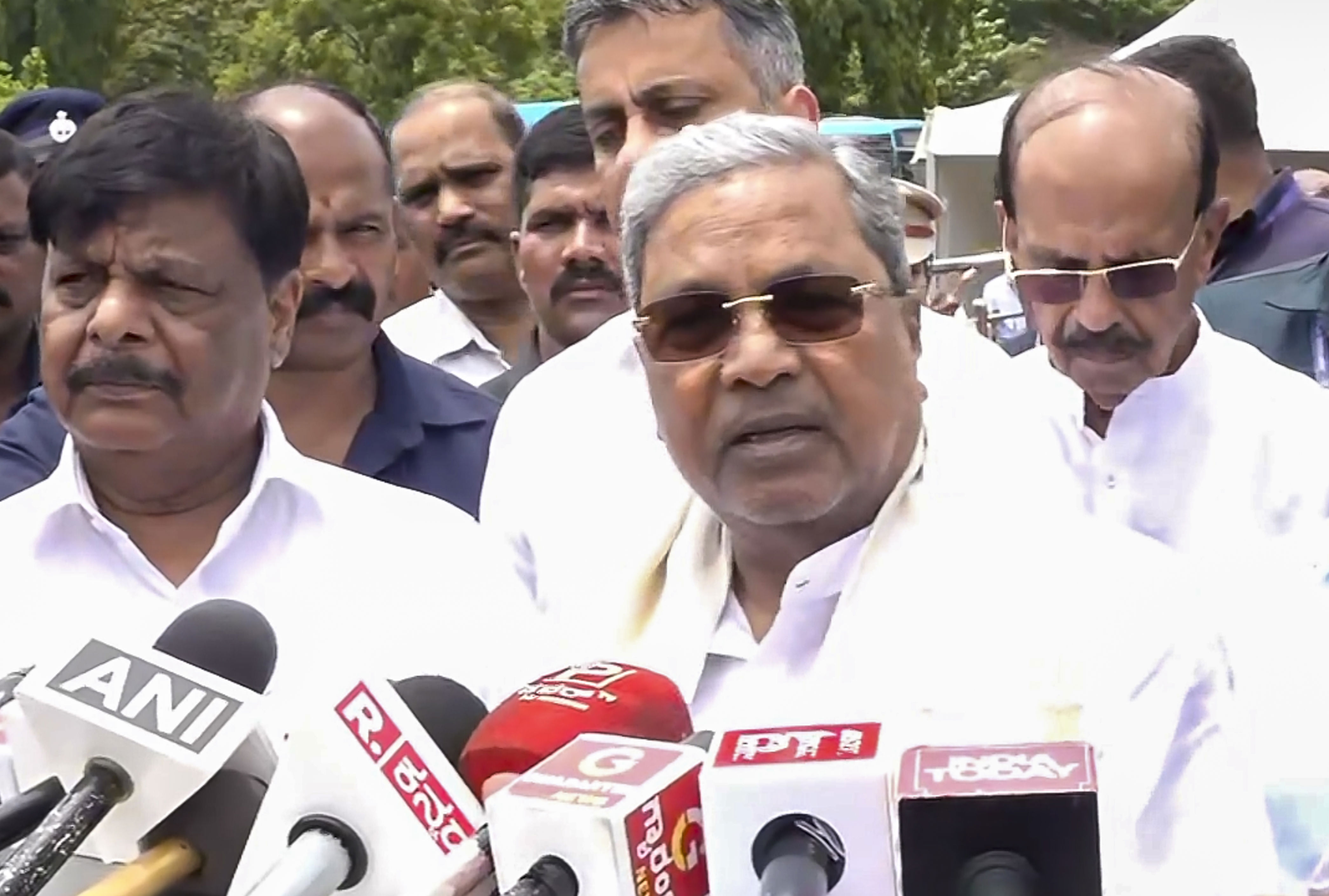Siddaramaiah seeks guv's appointment, might make way for Shivakumar