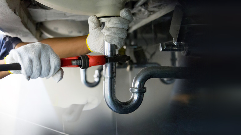 10 reasons your kitchen sink is leaking and how to fix it