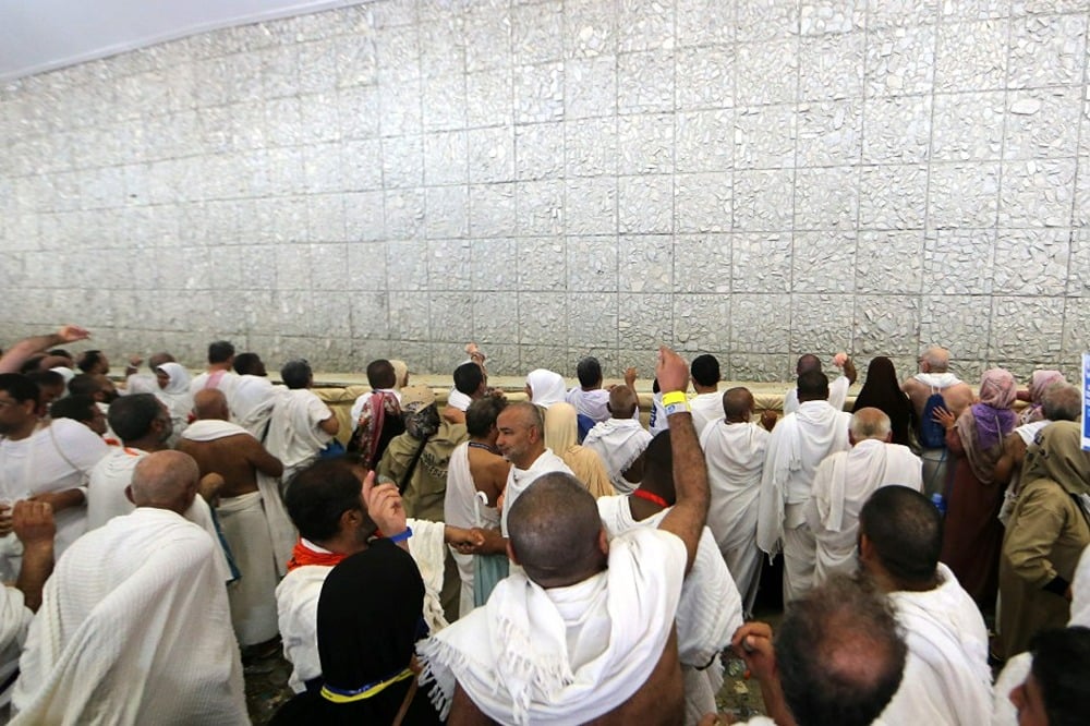 Hajj : les pèlerins lapident Satan, au premier jour de l'Aïd